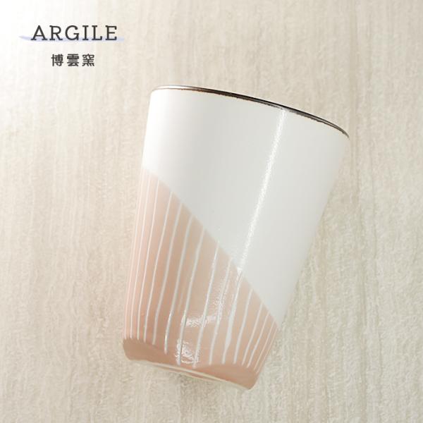 砥部焼「博雲窯」のARGILEシリーズのフリーカップです。博雲窯は"シンプルな中にも癒しと温もりが漂う食器"をコンセプトに、茶碗、小鉢、カップ、さらに人気のある動物の赤ちゃんセットなど、さまざまな食器アイテムを制作しています。また、四季折々...