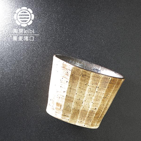 砥部焼「陶房kibi」の錆墨（さびもく）そばちょこです。「もっとアート性を出して主張する器を作りたい。実用と鑑賞を兼ねる、作家ものの器の魅力を出していきたい」と語る、陶房kibiの梶原さん。錆墨さびもくシリーズや、 琺瑯ほうろうシリーズなど...