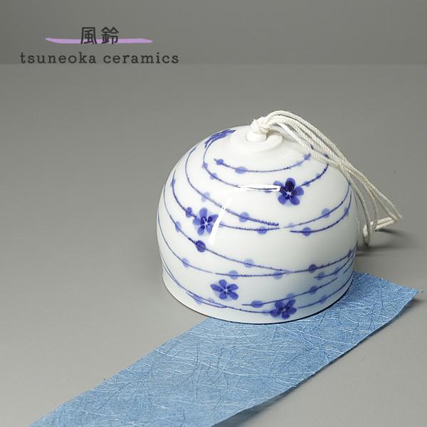砥部焼「tsuneoka ceramics」の風鈴です。tsuneoka ceramicsの恒岡志保さんは、砥部焼を始めて22年の歴史をもつ作家です。「21世紀えひめの伝統工芸優秀賞」を受賞歴があり、日々の暮らしにそっと寄り添ううつわである...