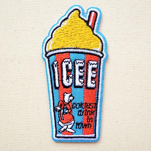 アメリカのフローズンドリンクブランド「ICEE(アイシー)」のロゴ刺繍ワッペン。これぞアメリカン☆なデザイン&amp;カラーリングがとってもかわいい！ファストファッション店のシンプルな服も、ひと手間加えればたちまちあなただけのオリジナルアイ...