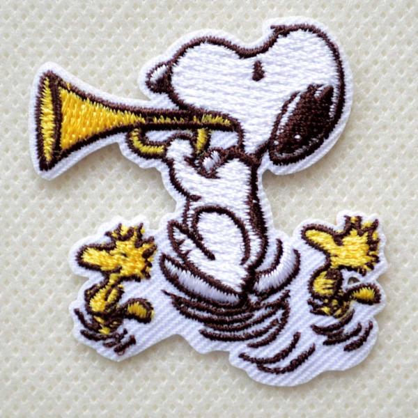 アメリカのマンガ「ピーナッツ(Peanuts)」に登場する大人気キャラクター・スヌーピーのオフィシャル刺繍シールワッペンです。PEANUTS誕生75周年を記念したデザインのワッペンです。スヌーピーたちの細かな表情まで刺繍で表現しています☆小...