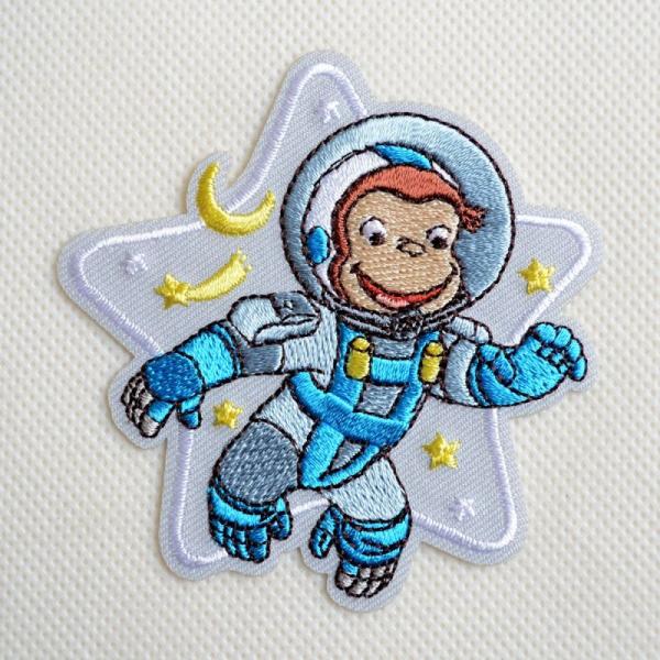 アメリカと日本で人気キャラクター・おさるのジョージ(Curious George)のオフィシャル刺繍シールミニワッペンです。H.A.レイ、M.レイ原作による「ひとまねこざる」「おさるのジョージ」は、半世紀もの間、世界中で愛され続けている人気...