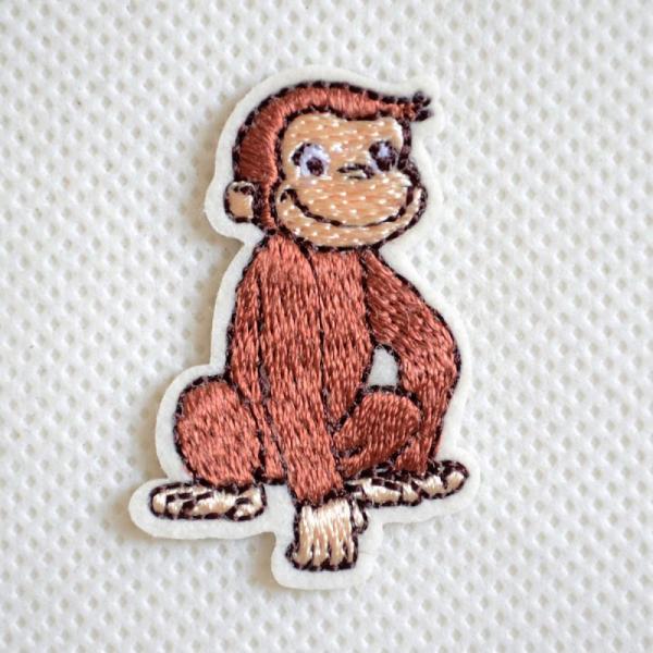 アメリカと日本で人気キャラクター・おさるのジョージ(Curious George)のオフィシャル刺繍シールミニワッペンです。ミニサイズのワッペンなので、ワンポイント・目印にぴったり！デザインも豊富なので、複数枚をセットで貼り付けるのもおすす...