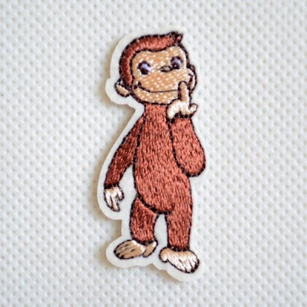 アメリカと日本で人気キャラクター・おさるのジョージ(Curious George)のオフィシャル刺繍シールミニワッペンです。ミニサイズのワッペンなので、ワンポイント・目印にぴったり！デザインも豊富なので、複数枚をセットで貼り付けるのもおすす...