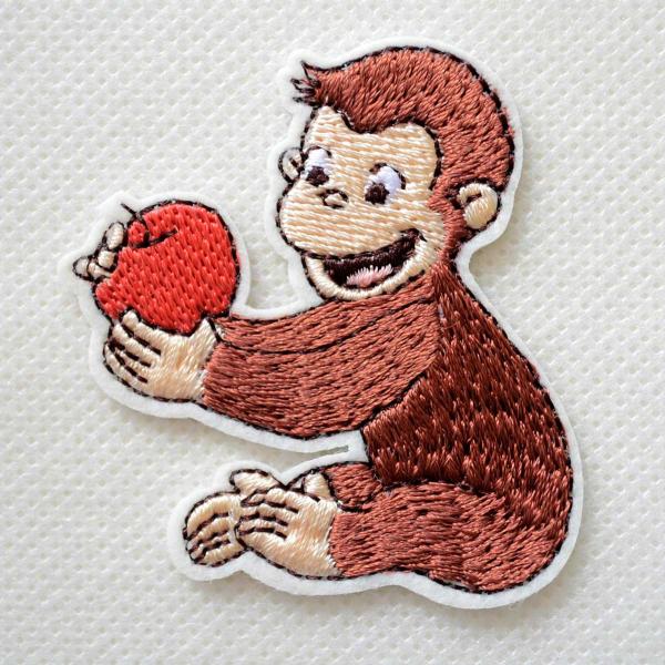 アメリカと日本で人気キャラクター・おさるのジョージ(Curious George)のオフィシャル刺繍シールミニワッペンです。デザインも豊富なので、複数枚をセットで貼り付けるのもおすすめ◎■サイズ(約)　タテ5.2cm×ヨコ4.5cm■デザイ...