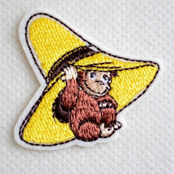 アメリカと日本で人気キャラクター・おさるのジョージ(Curious George)のオフィシャル刺繍シールミニワッペンです。ミニサイズのワッペンなので、ワンポイント・目印にぴったり！デザインも豊富なので、複数枚をセットで貼り付けるのもおすす...