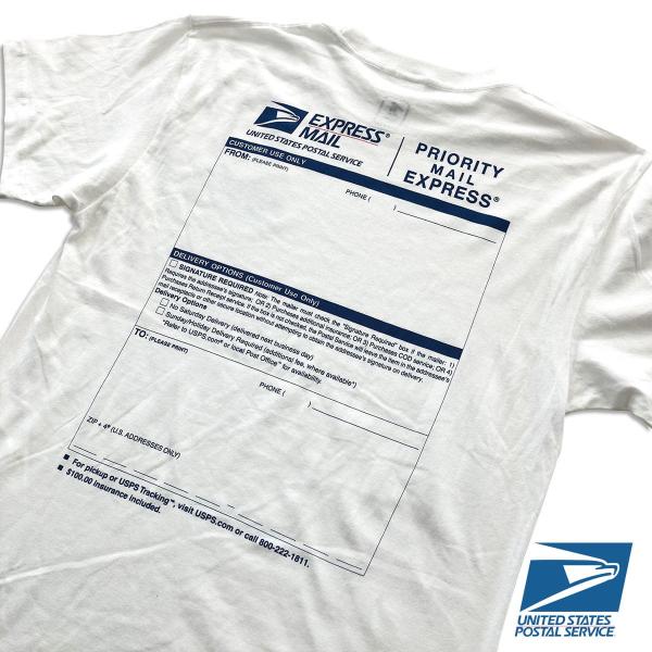 USPS（United States Postal Service／アメリカ合衆国郵便公社）の公式ライセンスTシャツは、アメリカンカルチャーを象徴するアイテムのひとつです。シンプルで洗練されたロゴデザインが胸元に映えるデザインで、デイリーユ...