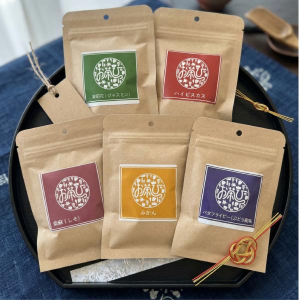 お茶っぴーの少量パックです。７種類のラインナップの中から、お好きな商品を３種類お選びください。１袋につき5個、3種類で合計15個のティーバッグをお届けします。お茶っぴーの原料や配合は、簡単には真似できないノウハウを活かしたオリジナルブレンド...