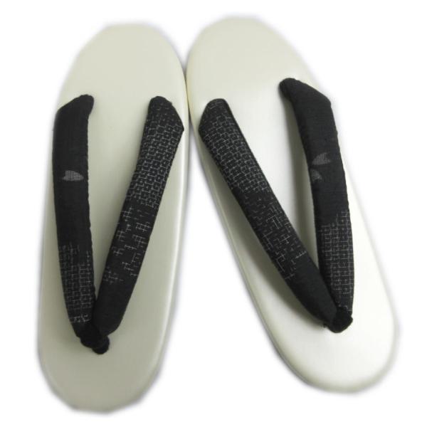 台に少傷・汚れ等難有（画像5〜7参照）の為の特価です。難の程度や場所はお選び頂けません。機能的な不足はありません。小粋で上品な結城紬シルク鼻緒ゾウリ。洗える着物・小紋・紬等のカジュアルきものに。着物姿がより上品＆オシャレに。古典的で上品な和...