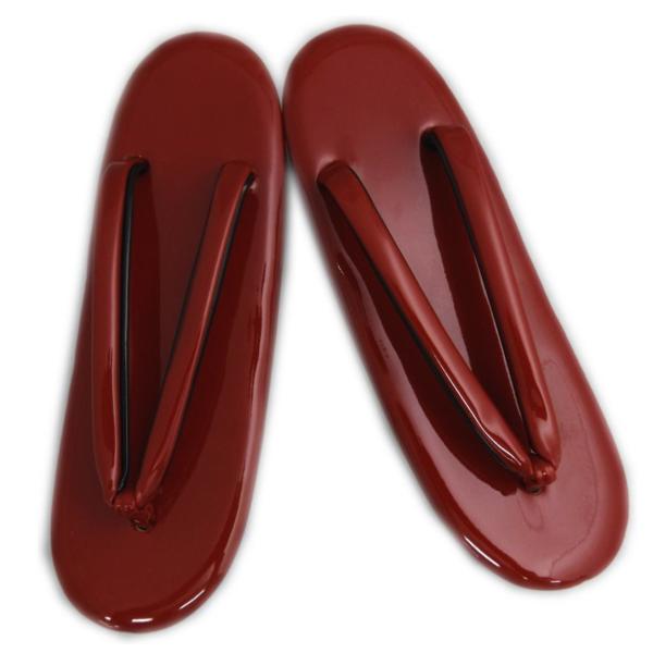 洗える着物・小紋等のカジュアル着物から訪問着・色無地等のフォーマルまでＯＫ。振袖＆袴にもＧＯＯＤ。着物姿がより上品＆オシャレになる草履。「足サイズが大きくて・・」という方でもゆったり使えます。2色使い鼻緒がオシャレ度ＵＰ。鼻緒も柔らか・幅広...