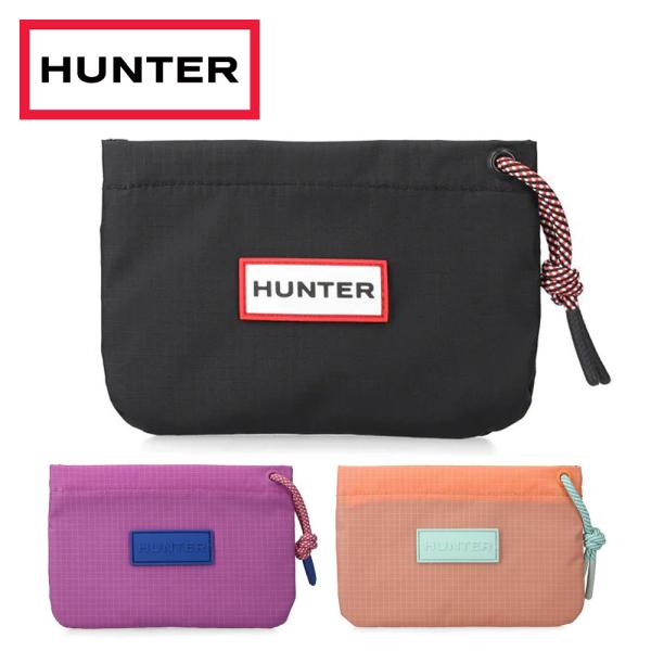 人気のTravel Bagシリーズから、小物収納に便利なポーチが登場。普段のお出かけから、旅先まで様々なシーンで活躍するポーチです。マチのないトラベルミニポーチは、リップ、ポケットティッシュや鍵などの小物をスリムに持ち運ぶのに最適です。フロ...