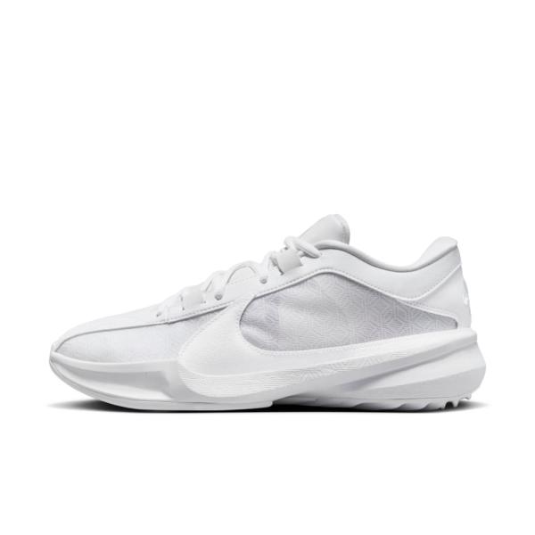 NIKE ZOOM FREAK TB EPヤニスの内なるエンジンの回転数を上げるには、彼の超人的なパワーをコントロールできるシューズが必要。 それに応えるのがフリーク 5。 圧倒的なスピードですばやい第一歩を踏み出しながら、弾むようなクッシ...