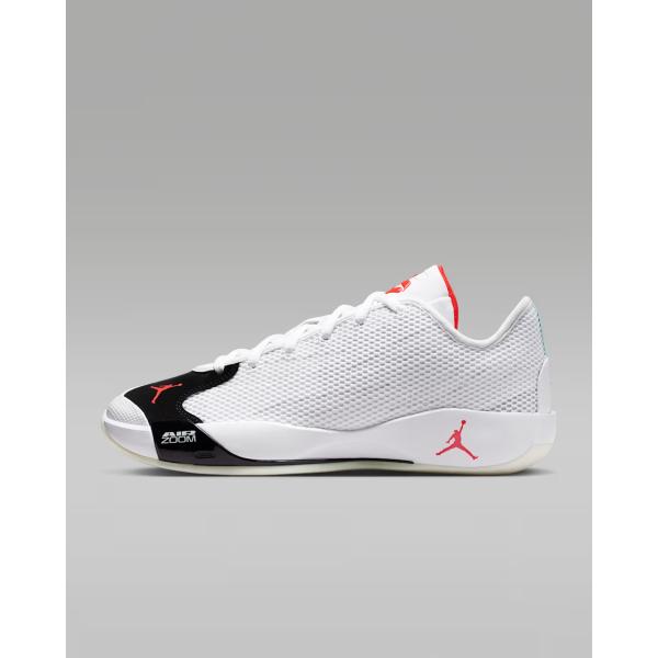 JORDAN LUKA.77 PF品目：メンズ バスケットボール シューズルカばりにタフなデザインのルカ77。屋外コートのように平面でなくても大活躍できる仕掛けを備えています。摩耗に強いメッシュと耐久性に優れたラバーアウトソールを使用し、コ...