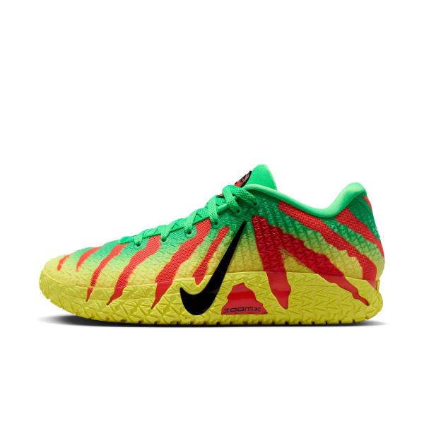 NIKE JA 3 JP EP品目：メンズ バスケットボール シューズジャが魅せる迫力満点のプレーは、まるでヴェロキラプトル。ジュラシック・パークの食物連鎖の頂点にふさわしい存在感です。目にも止まらぬそのスピード。そして、ディフェンスを突破...