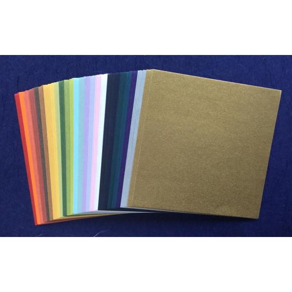 寸法　12×12cm。民芸和紙23色+銀紙・金紙が各５枚ずつ。計125枚包装。折り紙用の薄紙。色の組み合わせは多少変わる場合があります。