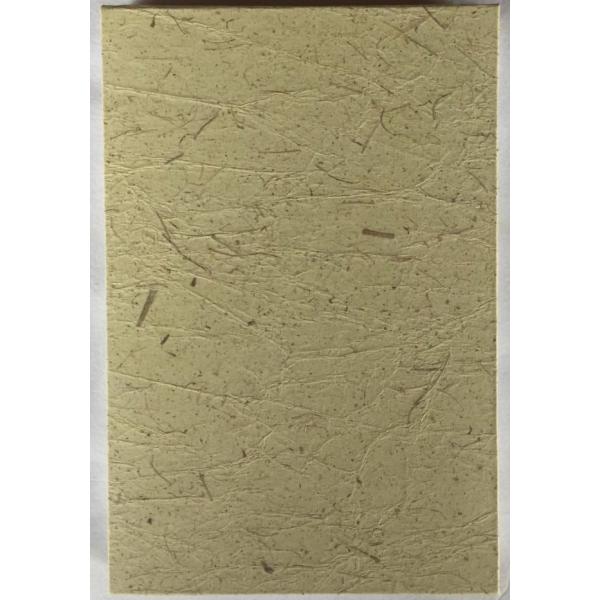 A6判　10,8×15,1cm(表紙)　1,4cm厚　100g。　表紙:手揉み和紙　月桃紙（沖縄の月桃繊維を漉き込む）　和紙クロス用の水をはじく揉み和紙です。本文中紙:奉書紙 にじむ　蛇腹タイプ10山　22ページ　*表書き用ラベルを同封。お...