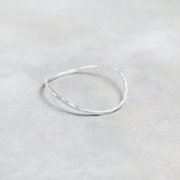 商品番号 : FA-1002BRAND : WAS KNOT WASITEM : リング・指輪SIZE : 3号〜27号SPEC : リング幅:約0.8mmMATERIAL : Silver950FINISH : Matte Hammer ...