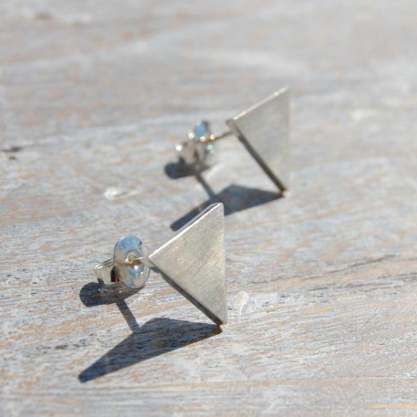商品番号:FA-135BRAND : WAS KNOT WASITEM : ピアス（両耳）SPEC : 一辺:約12mmMATERIAL : Silver950FINISH : Matte FinishDETAILシンプルなデザインのシルバ...