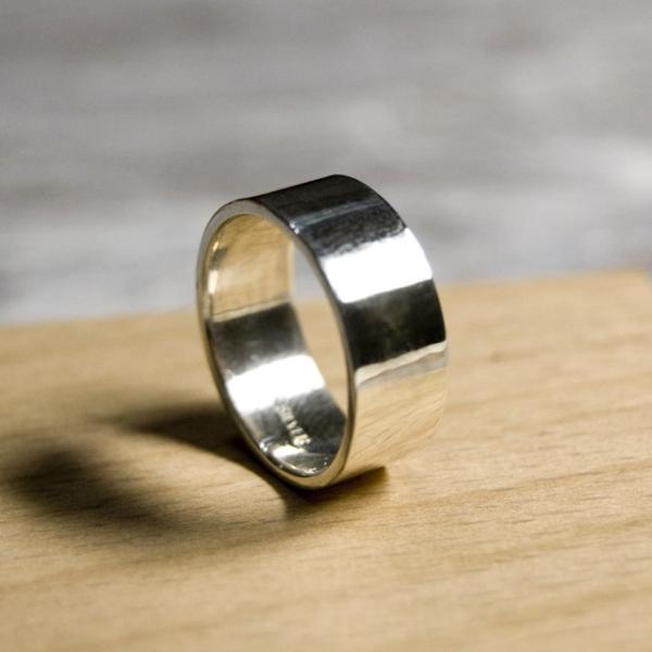 商品番号 : FA-207BRAND : WAS KNOT WASITEM : リング・指輪SIZE : 3号〜27号SPEC : リング幅:約7.0mmMATERIAL : Silver950FINISH : Mirror FinishD...