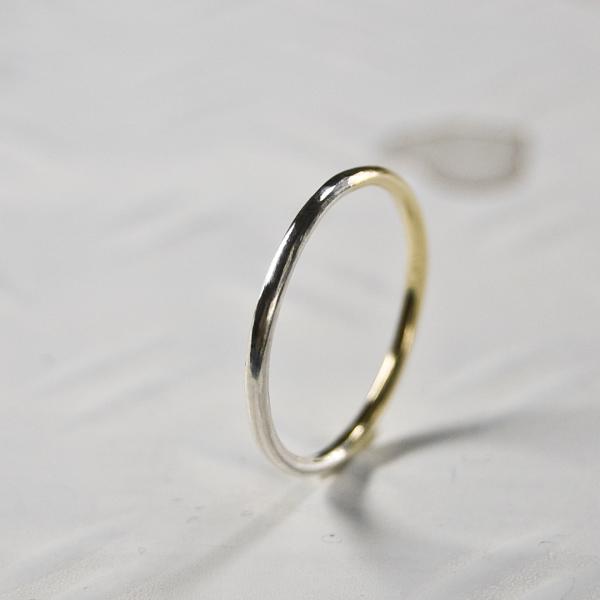 商品番号 : FA-518BRAND : WAS KNOT WASITEM : リング・指輪SIZE : 3号〜27号SPEC : リング幅:約1.5mmMATERIAL : Silver950,BrassFINISH : Mirror F...