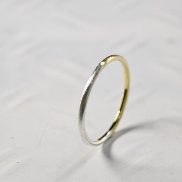 商品番号 : FA-519BRAND : WAS KNOT WASITEM : リング・指輪SIZE : 3号〜27号SPEC : リング幅:約1.5mmMATERIAL : Silver950,BrassFINISH : Matte Fi...