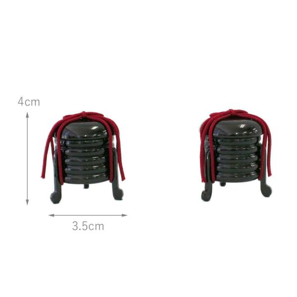 ■ 単品 丸貝桶        小さめサイズの単品、丸貝桶。つややかな黒色に赤い紐を結んだ、シンプルで上品なデザインです。●サイズ：【貝桶（各）】 高さ約4cm、幅約3.5cm、奥行き約3.5cm●セット内容貝桶×2●日本製●おすすめ： 単...