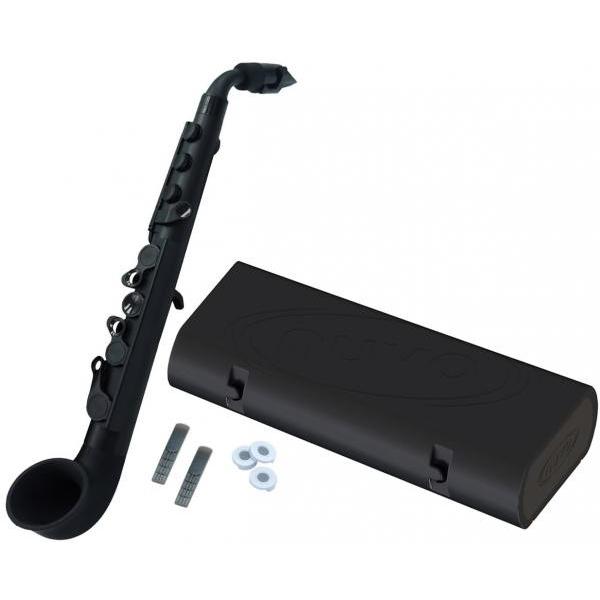 例外【北海道/沖縄/離島】は実費の送料請求。こちらは【オールブラック】。Jサックスはリード楽器。お子様から大人まで楽しめます。リードという薄い板を振動させ音がでるので少しコツが必要です。アルトサックスなどの吹き方の感覚をつかむ練習として☆葦...