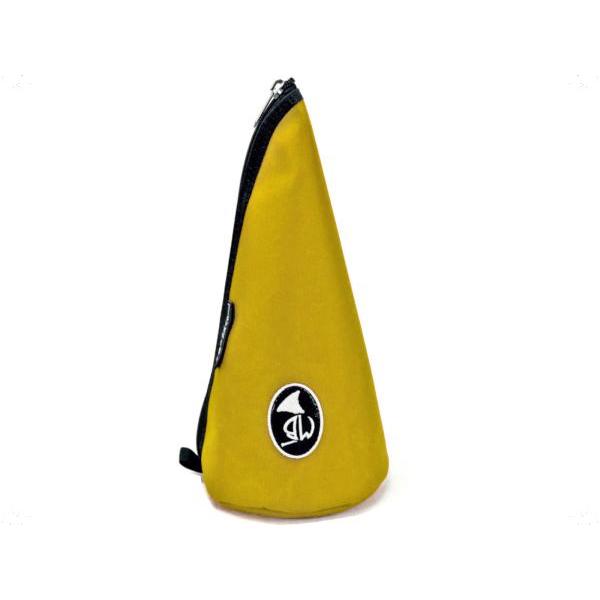 ホルン用ストレートミュートバッグ。Marcus Bonna(マーカスボナ)はプロにも愛用が多い高級ケースメーカー。バッグの側面にはハンドストラップがついており持ちやすいです。またハンドストラップ部分に金具がついているので、ケースなどに取り付...