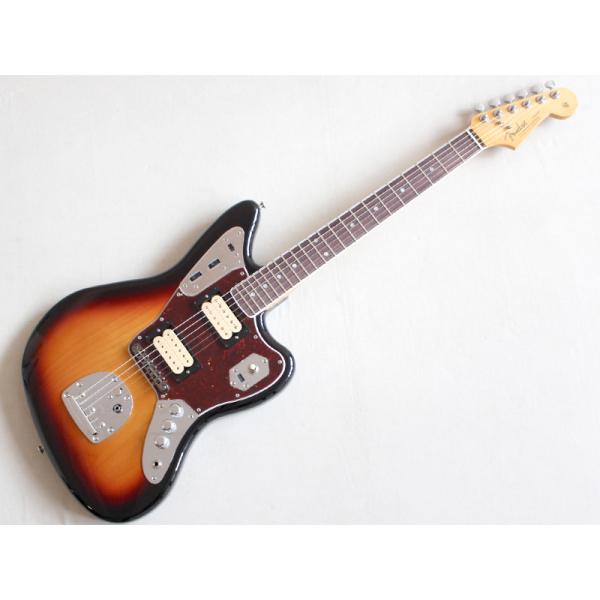 90年代初頭、世界にオルタナ/インディ・ロックの存在を刻みつけたニルヴァーナ。そのシンボルともいえるカート・コバーンのジャガーを復刻したモデルです。ピックアップにはディマジオDP-100・スーパーディストーション、DP-103 PAF 36...