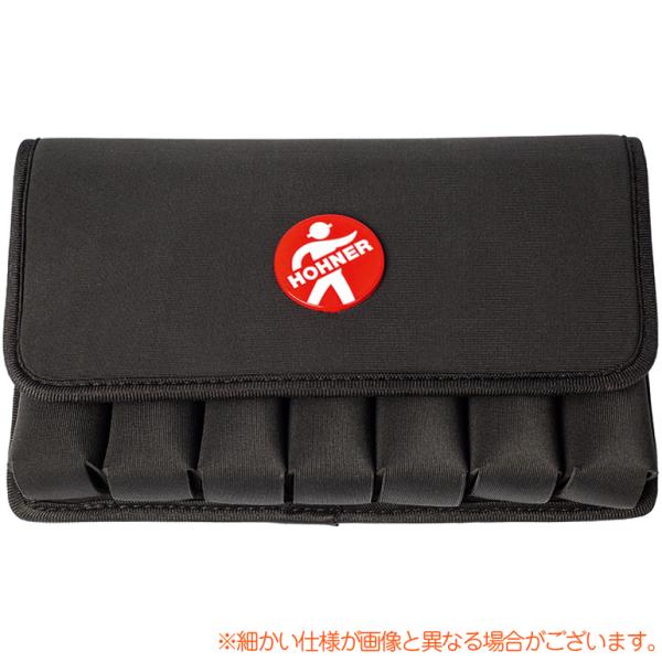 「FlexCase M」は、ダイアトニック・ハーモニカ（10ホールハーモニカ）を最大で7本収納できるコンパクトなケース。軽量かつ頑丈なこのケースは、ハーモニカを個別に保護し、傷やへこみを防ぎ、十分な空気循環を提供します。ケースの背面にはベル...