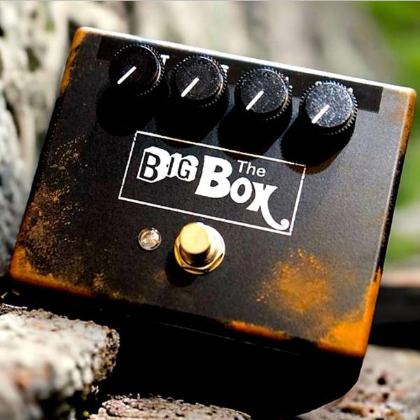 Vintage Large-BOXファン待望のペダル。308Nを使用した、Vintage-ModernスタイルのDistortion Drive Pedal。308DRVがメタル向きの重厚でウェットな歪みであるのに対して、Vintage感の...