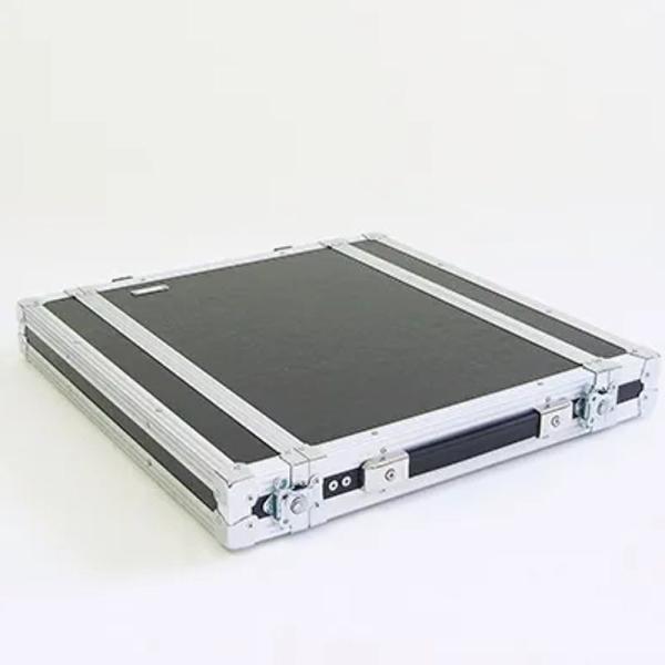 RACK CASE SD1U（D360） 01ブラック 黒プロも愛用するアルモアラック！重量　約4.0kg奥行360mmFRP素材■付属パーツハンドル：19×1個、キャッチロック：780×4個、コーナー：851×8個、ゴム足：259×4個／...