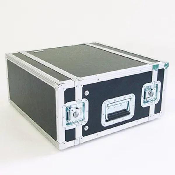 RACK CASE SD5U (D360） 01ブラック 黒プロも愛用するアルモアラック！重量　約7.5kg（標準サイズ時）奥行360mmFRP素材■付属パーツハンドル：121×2個、キャッチロック：779×4個、コーナー：851×8個、ゴ...