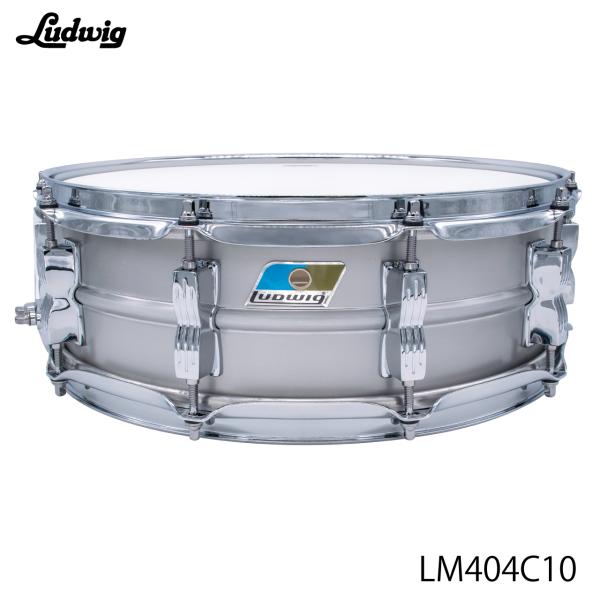 Ludwig LM404C102021年に惜しまれつつ廃番となった Acrolite （アクロライト）シリーズ LM404C が新仕様で復活しました。アルミシェル特有の軽快でオープンな響きを維持しながら、れまでの8テンションから10テンショ...