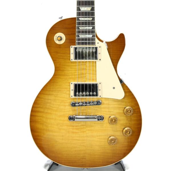 往年のクラシックデザインを踏襲したLes Paul Standard 50s。今回、ご紹介する本機はトップ材にCustom Shopに使用されるAAA Figured Mapleを採用した日本国内限定モデルになります。カスタムショップトップ...