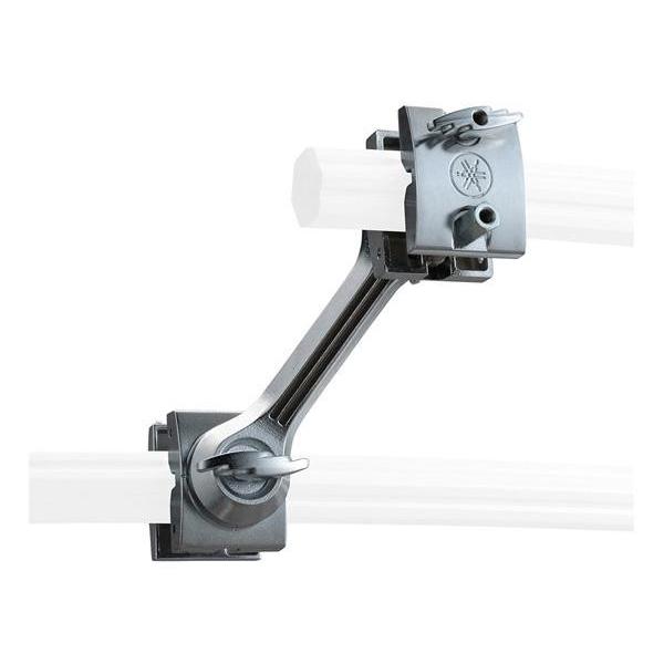 様々な太さのパイプ（六角パイプ、または15mm〜34mm径の丸パイプ）を固定できるクランプがアーム両端に装着されており、離れた位置にパイプを固定できます。クランプにはギアジョイントがあり、細かな角度調整が可能です。