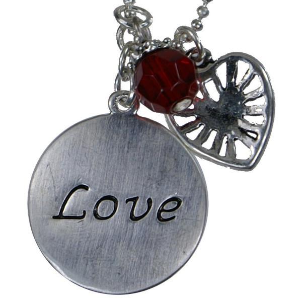 丸いプレートのＬＯＶＥネックレスです。 特徴的なのはホワイトメッキされたチェーンです。 サイズチェーン全長：40cmプレート直径：2.2cm赤い石：0.8cmハート：縦横1.5cm