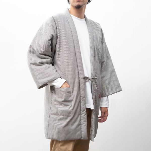 綿入れはんてん 男性用 綾織 ヒッコリー柄 大判(LL)サイズ 半纏 袢纏 半天 どてら ちゃんちゃんこ 丹前 メンズ 防寒 ギフト プレゼント 親子 家族 夫婦 お揃い 男女ペア 日本製 久留米産ゆったり大判サイズ：久留米のはんてんをリビングに