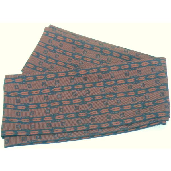 当店の仕立職人による手作りの巻き帯です。このため商品タグはついておりません。また数量が限定的となりますので、ご了承下さい。素材　ポリエステル100%もともとは着物用の生地です。生地を縦に折って二重袷にして袋状に縫い込んであります。サイズ　長...