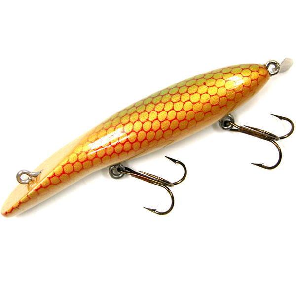 RON　KUSSE　ウッドルアー少年時代、父のルアーショップでウッドルアーの製作を手伝っていた彼はスーパータックルと触れ合い、その見識を深めていきました。そして60年たった今、ハイエンドユーザーの為に過ぎし良き時代のウッドルアーを再び作り始...