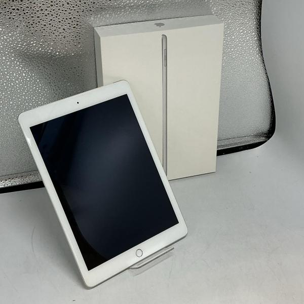 【ブランド名】アップル Apple【カラー/柄】シルバー【商品説明】このタブレットは、AppleのiPad 第5世代 32GBモデルで、10.5インチのRetinaディスプレイを搭載し、高解像度で鮮やかな映像を楽しめます。A9チップを搭載し...