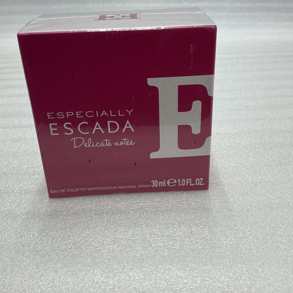 【ブランド名】エスカーダ ESCADA【商品説明】ESCADAのエスペシャリー デリケートノートは、フルーティーでフローラルな香りが特徴のオードトワレです。軽やかでありながらも、深みのある香りが心地よく、日常使いから特別な日まで幅広くお楽し...