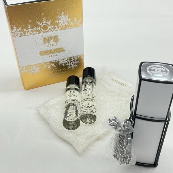 【ブランド名】シャネル CHANEL【商品説明】【シャネルNo.5 ローオドゥトワイレットパーススプレイ】チャーム・チェーン付き7 ml x 3本【付属品】チャーム・チェーン付き【コンディションレベル】S（新品同様）【配送方法】宅配便【商品...