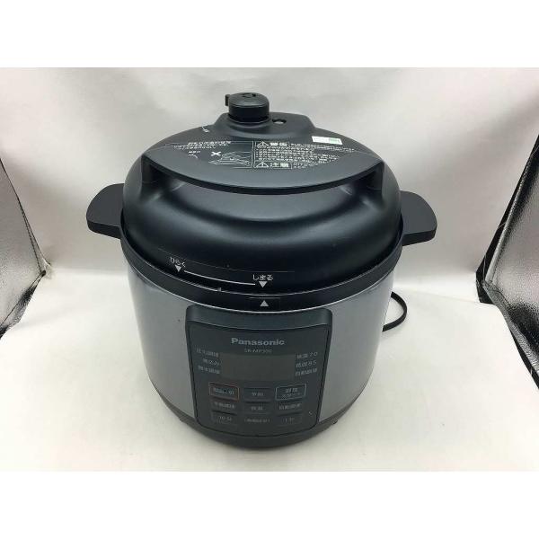 シリアル番号：E491350121B0900260パナソニックPanasonic電気圧力鍋SR-MP300重量：3.6kg調理容量：2L/満水容量：3L保温機能/スロー調理機能/タイマー予約機能内蔵レシピ数：7年式：2019年付属品：箱/取...