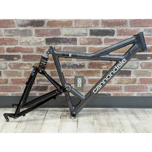 シリアル番号：B10301フレーム：アルミホイールサイズ：26インチコラム：ONEPOINTFIVEシートポスト径：26.8mmエンド幅：135mmブレーキ：Vブレーキ、カンチブレーキBB：ねじ切JIS68mmサイズヘッドチューブ：114m...