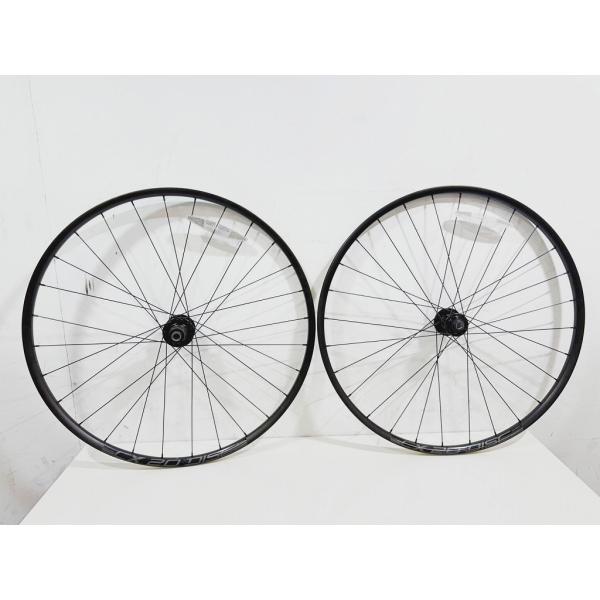 使用に伴うキズ、擦りキズ、汚れあります。取扱説明書、ホイールバッグ等は付属いたしません。私見になりますが振れは1mm以内です。ベアリングの回転は良好です。走行距離はわかりません。商品は写真に写っている状態での販売になります。掲載写真をご参照...