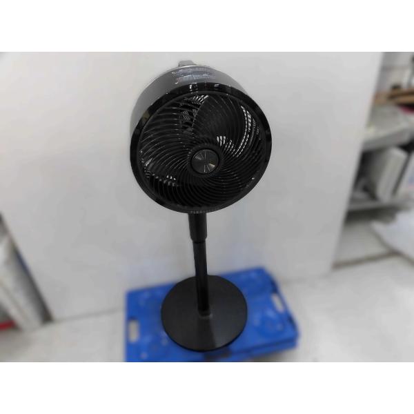 コードを外して屋外でも屋内でも使えるコードレスサーキュレーターファン別売り品のミスとアタッチメント付属※取扱説明書欠品。付属品：リモコン,ACアダプター,電源ケーブル,ミストアタッチメント※主な付属品を記載するようしております。中古品の特性...