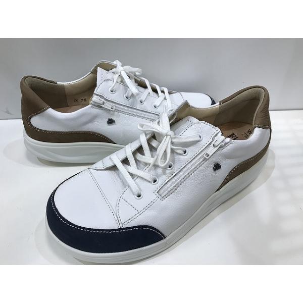 FinnComfortレザースニーカーです。型番は3488413つま先がネイビーかかとがブラウンです。ジッパー付きなので脱ぎ履きしやすいです！サイズ(ｃｍ)：表記サイズ71/2・ソール残り付属品：本体のみ※主な付属品を記載するようしておりま...