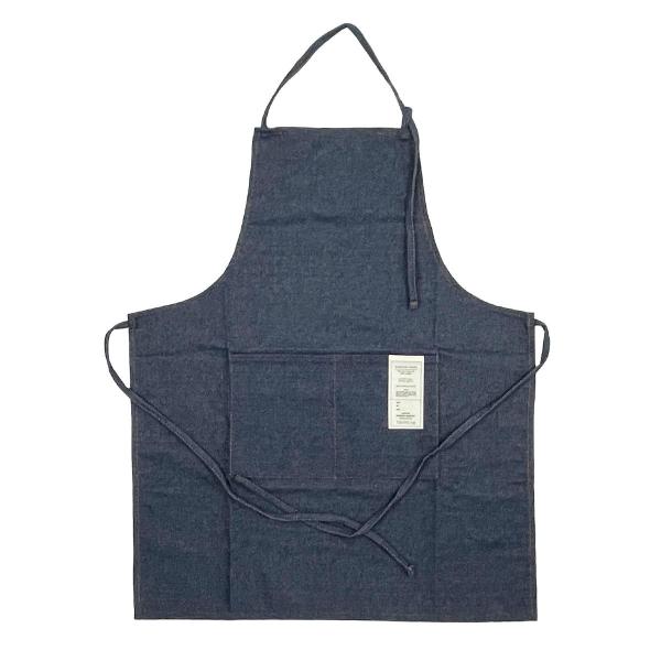 デニム調の風合いで毎日の料理や家事をもっと楽しく。長さ調節可能で快適に使えます。大きなポケット付きでおしゃれと実用性を両立したエプロンです。【サイズ】約785x655mm。【材質】ポリエステル80%、綿20%【JAN】45261122117...