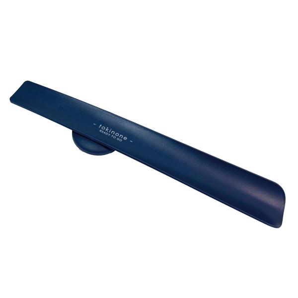 壁に取り付ける省スペースな靴べら 土台を貼り付ければ磁石で収納できる【サイズ】靴べら：約H35×W5.4cm土台：約φ6×D1.3cm【材質】ポリプロピレン、磁石【JAN】4526112466252【パッケージサイズ】375×90×23mm...